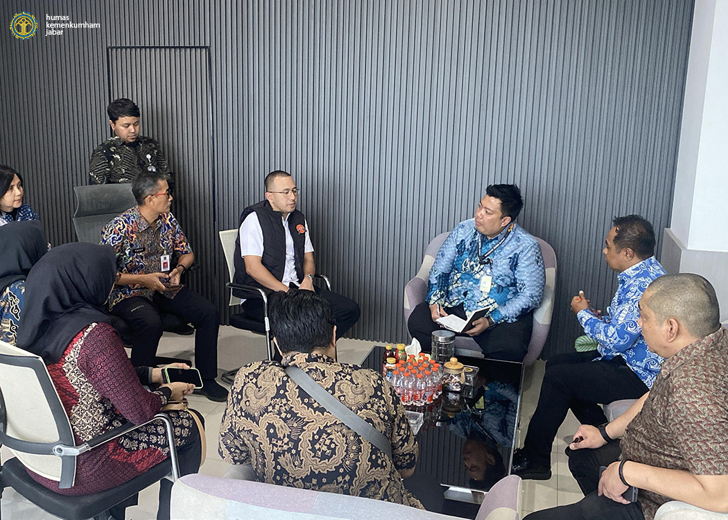 Kanwil Kemenkumham Jabar Laksanakan Bindalwasnis Keimigrasian Pada Kanim Bekasi